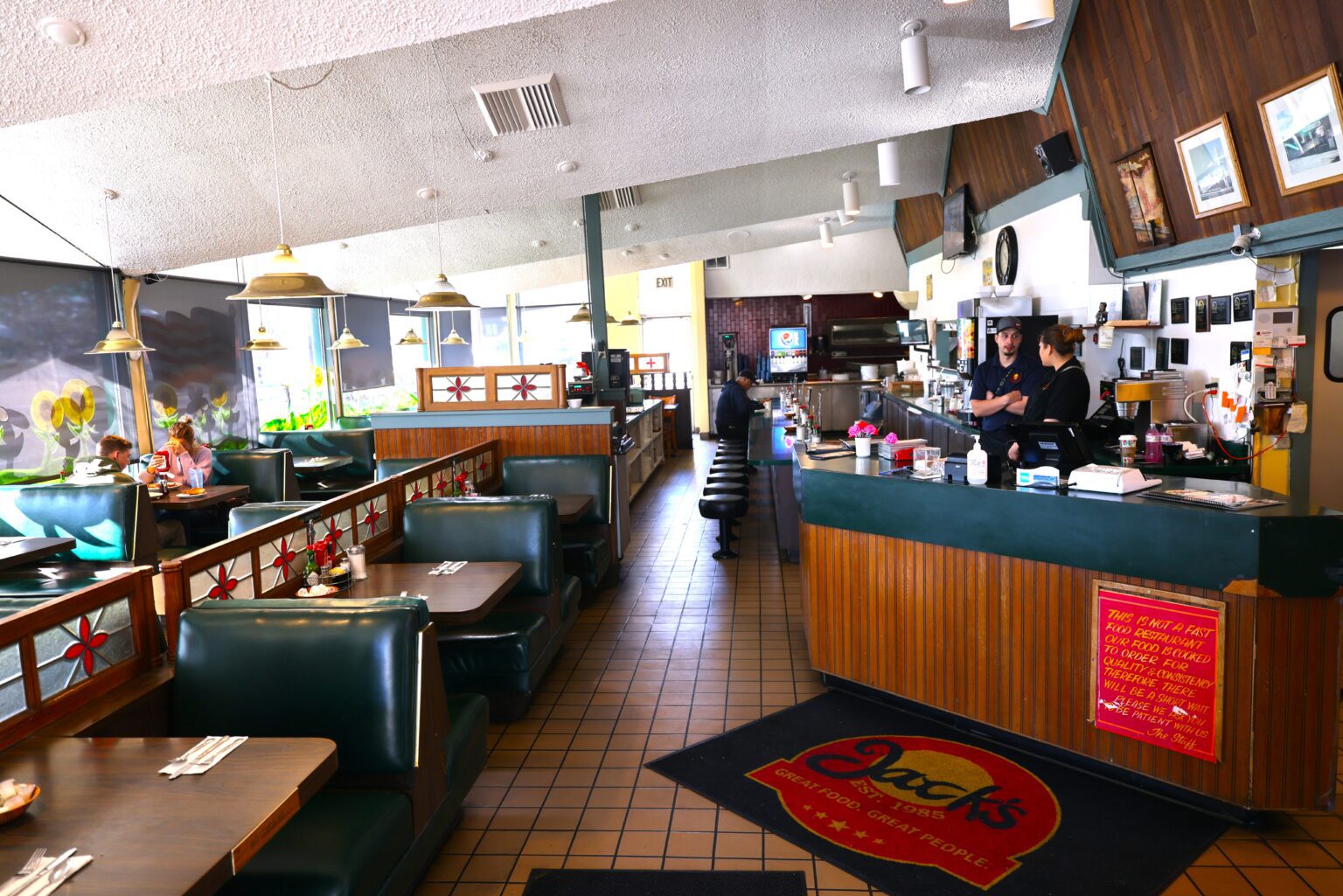 JACKS CAFE - Hearty breakfasts & lunches from a family-owned favorite!